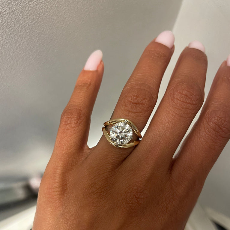 AARYAH | BESPOKE ROUND BRILLIANT ROUND SPLIT SHANK RING